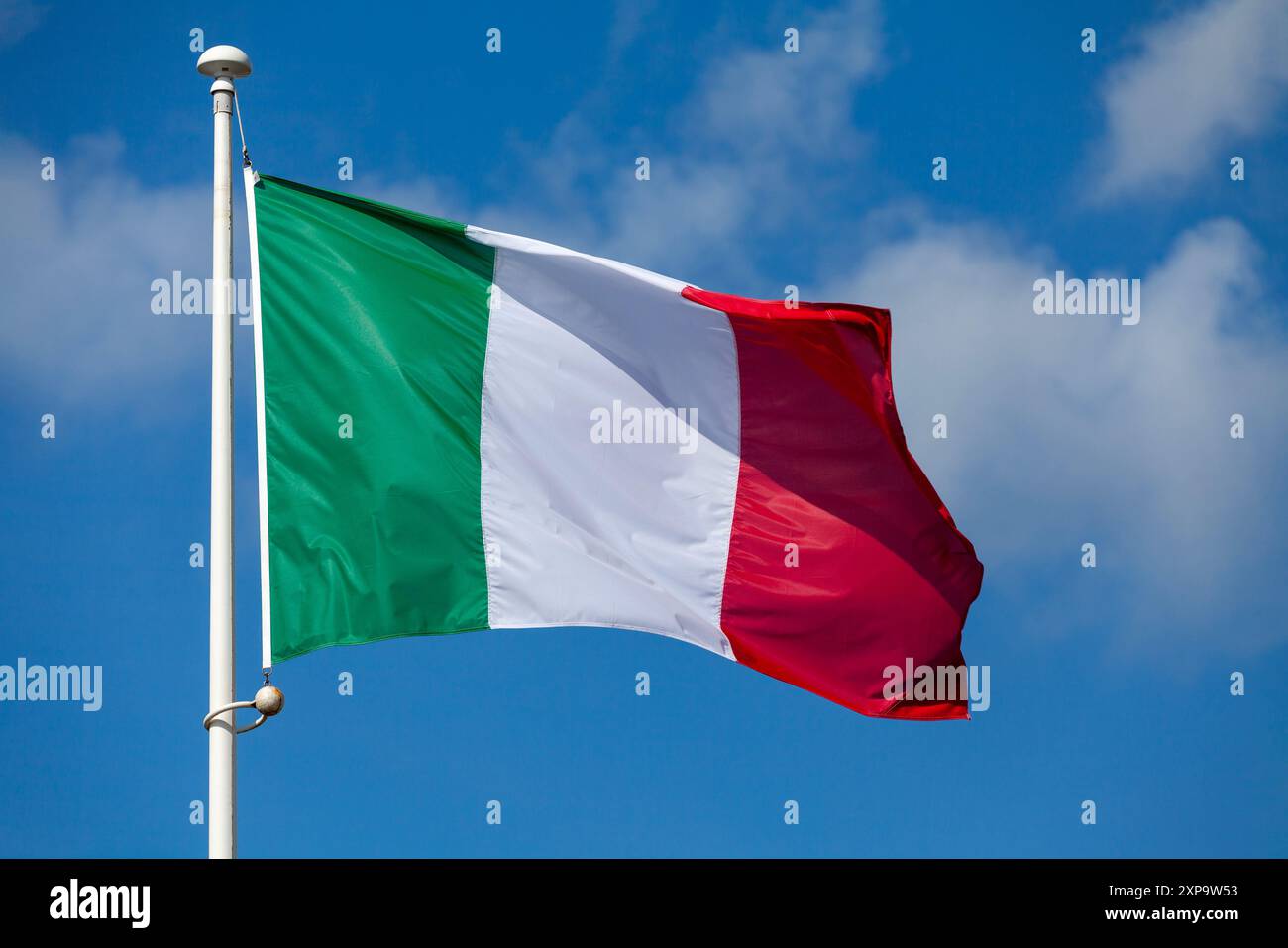 Close-up on the Italian flag waving in mid air Stock Photo - Alamy