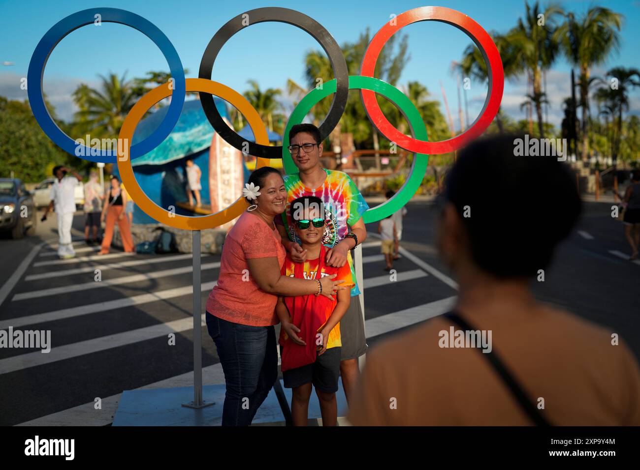 Teahitabu Temauri, behind center, poses with his brother Heeani and ...