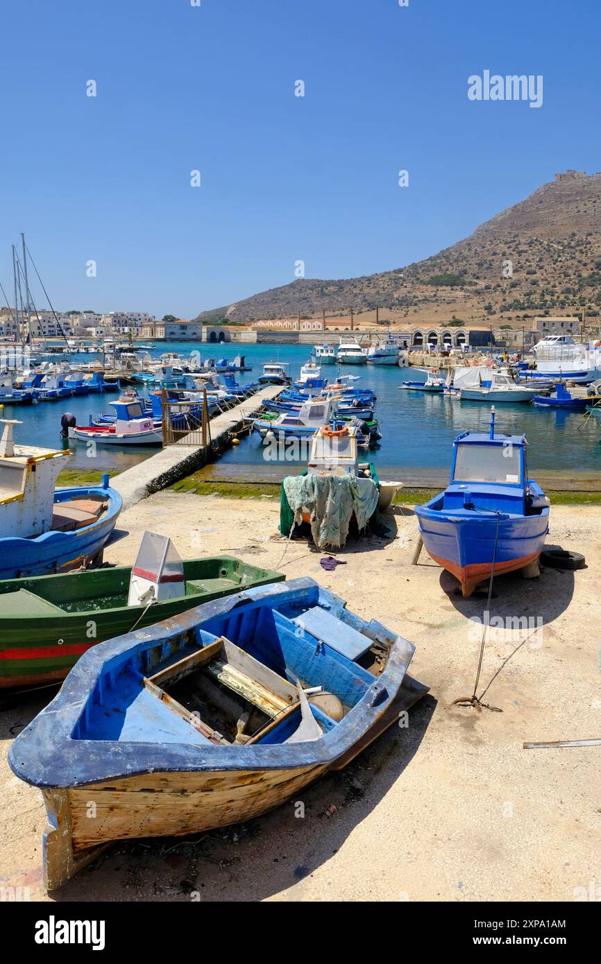 Fising harbour hi-res stock photography and images - Alamy