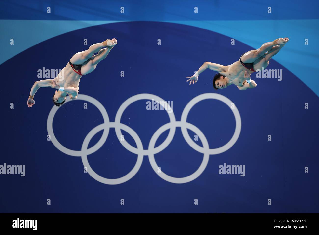 **CHINESE MAINLAND, HONG KONG, MACAU AND TAIWAN OUT** Chinese divers Wang Zongyuan and Long ...