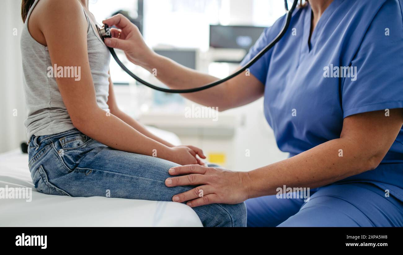 Girls medical exam school hi-res stock photography and images - Alamy
