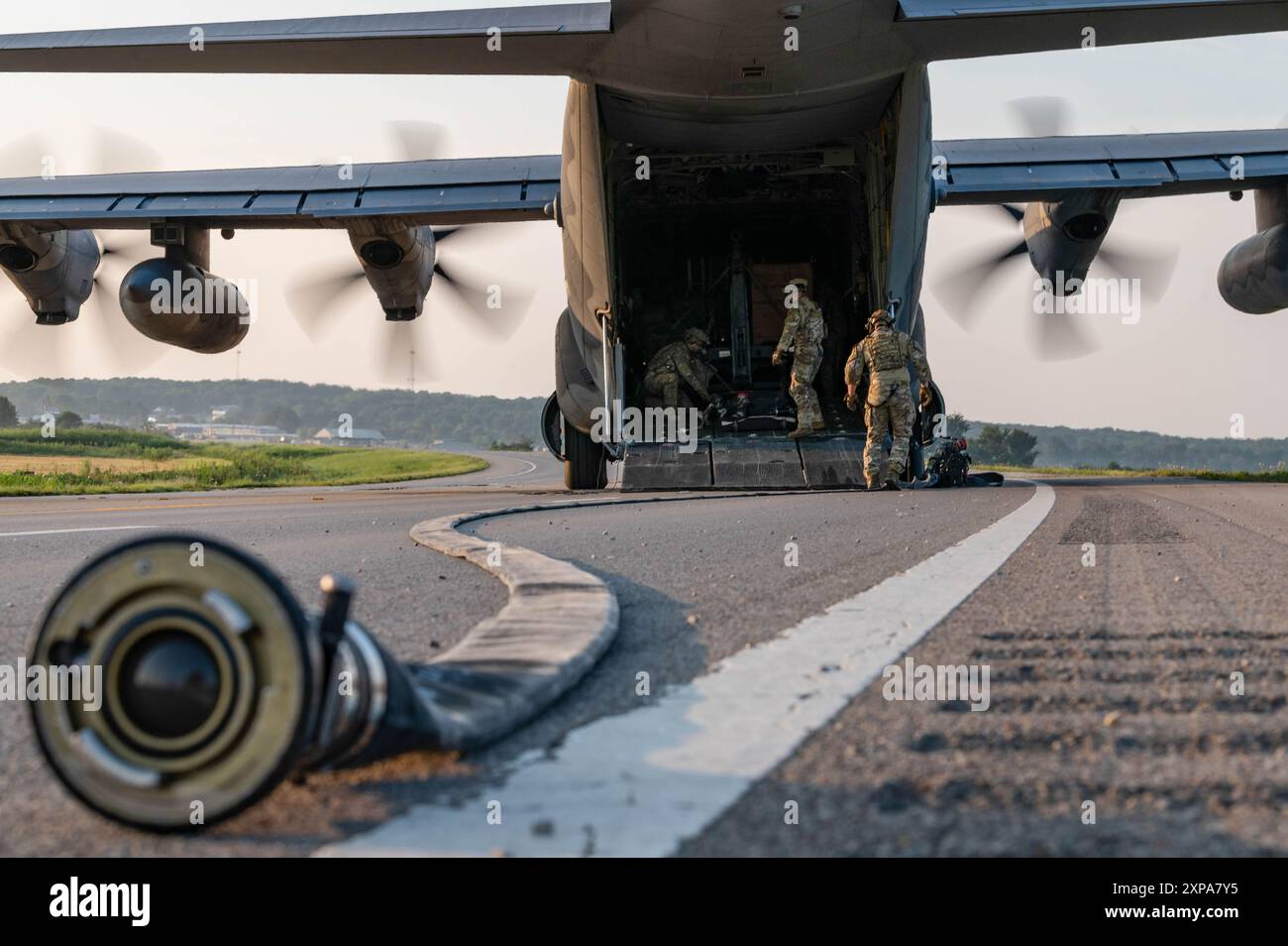 U.S. Air Force Airmen assigned to the 1st Special Operations Wing ...