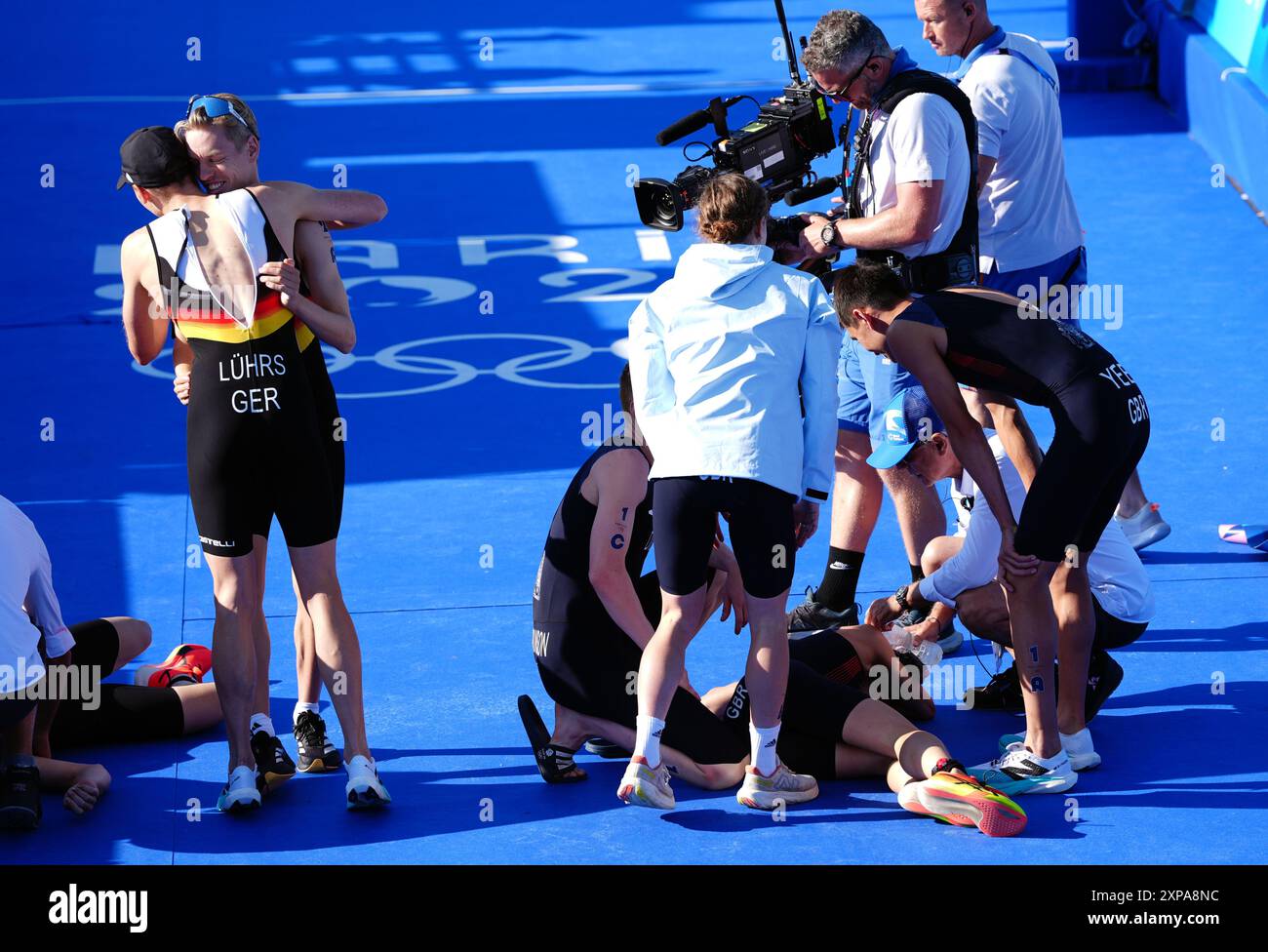 Great Britain's Beth Potter with team mates Alex Yee and Samuel ...