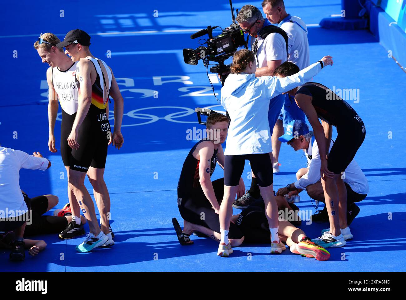 Great Britain's Beth Potter with team mates Alex Yee and Samuel ...