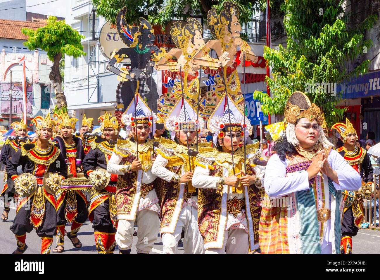 Baris wayang dance hi-res stock photography and images - Alamy