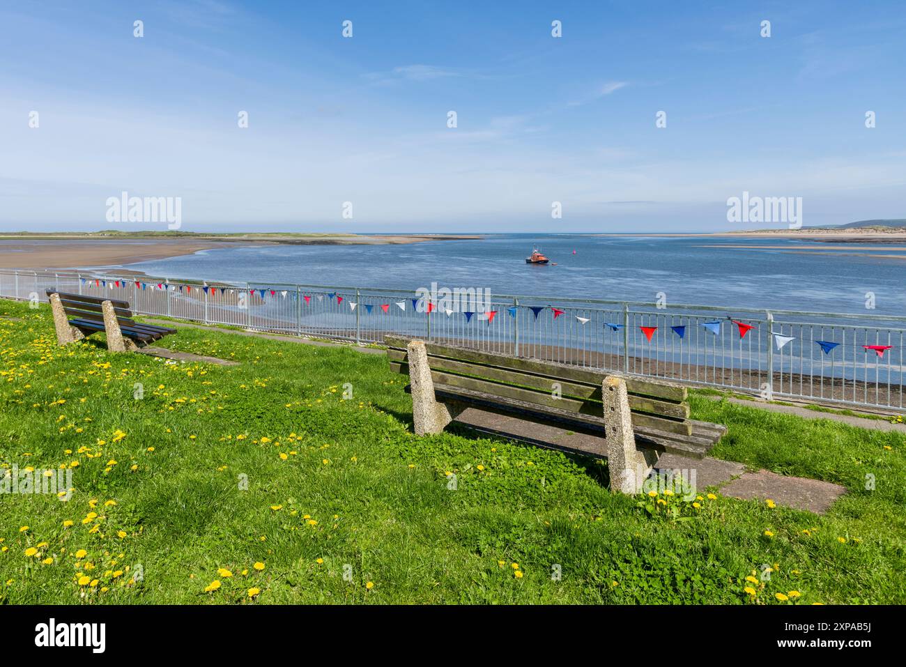 The Taw and Torridge Estuary at the coastal village of Appledore, Devon ...