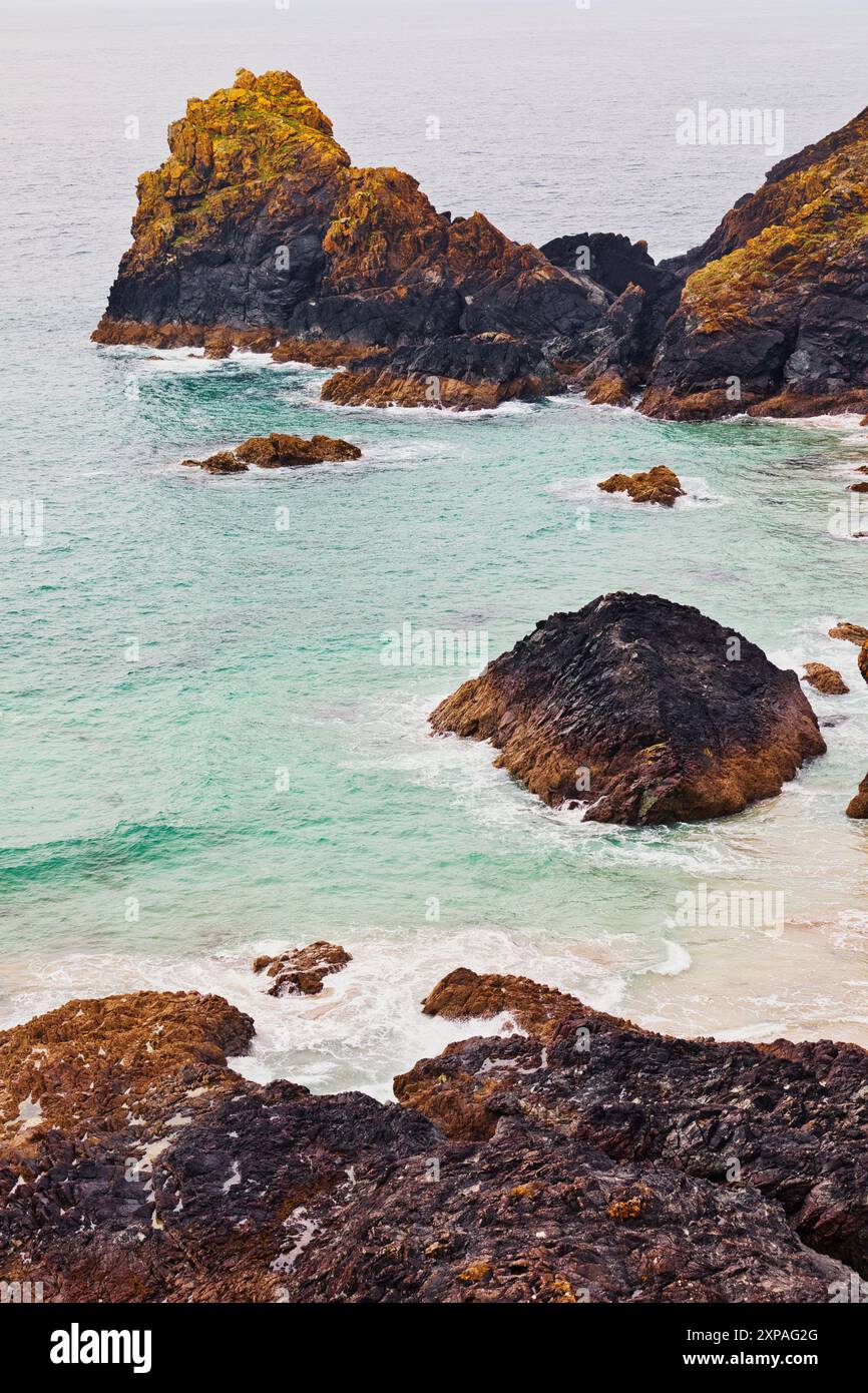 Wild rocky beautiful Cornish coast at Kynance Cove, Lizard Peninsula ...