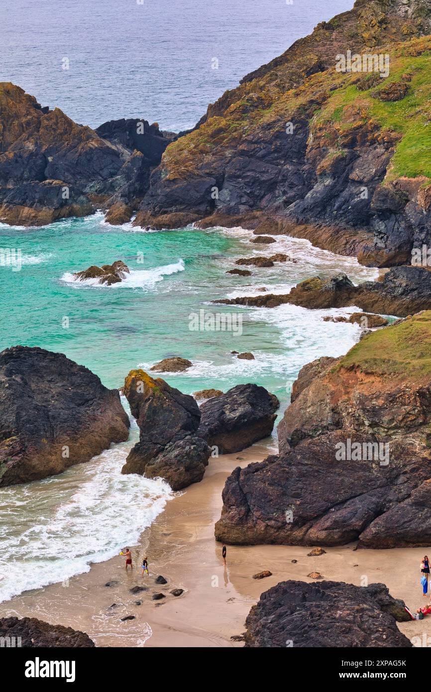 Wild rocky beautiful Cornish coast, Kynance Cove, Lizard Peninsula ...