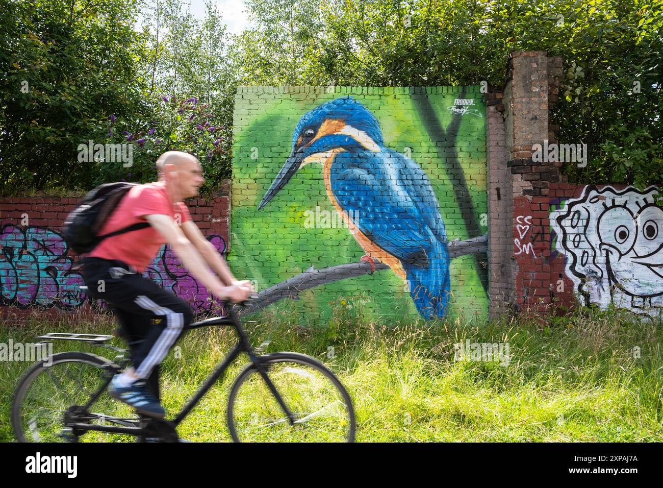Man cycling past Kingfisher mural by Frodrik at Speirs Wharf on Forth ...