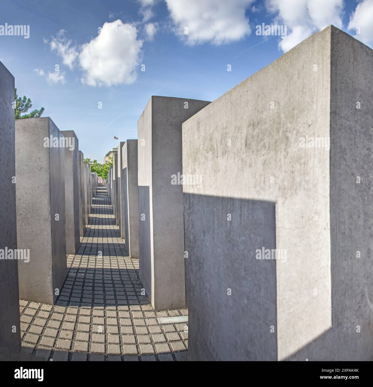 Concrete blocks sculpture hi-res stock photography and images - Alamy
