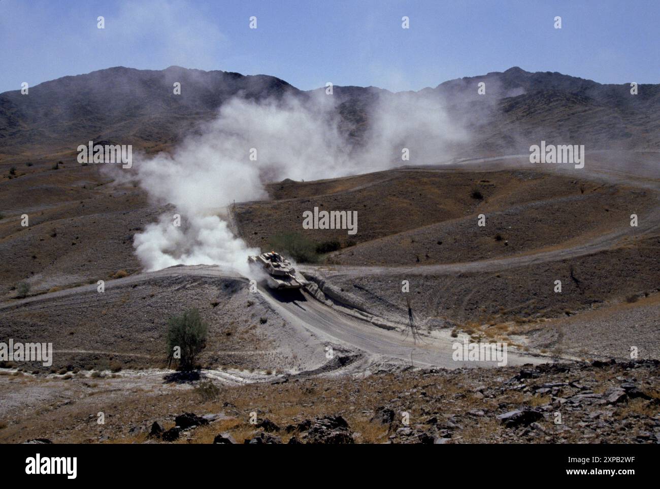 Testing tanks in the desert/YPG Stock Photo - Alamy