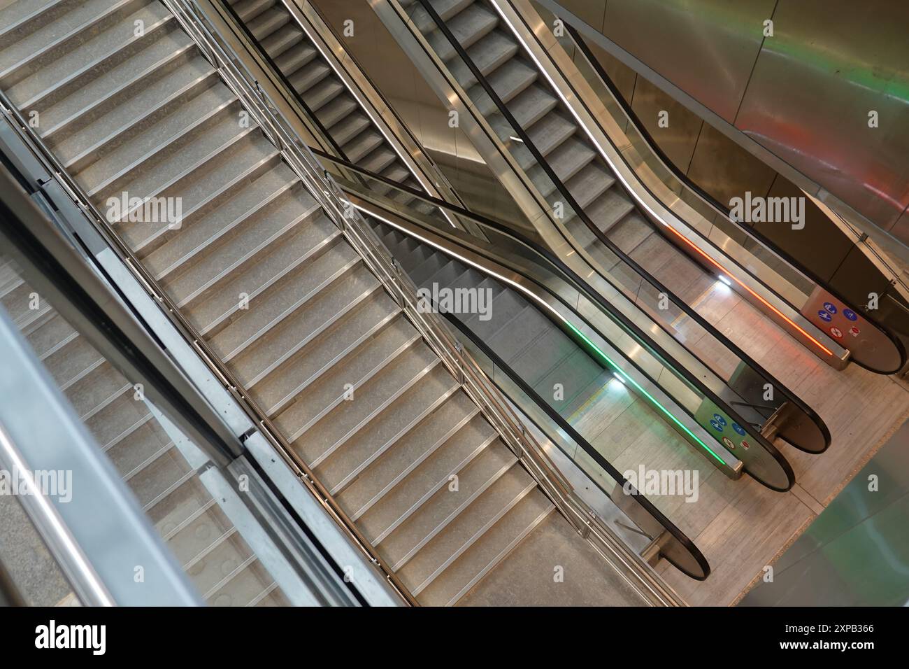 Paris, Metro M14 Station St-Denis Pleyel, Architekt Kengo Kuma, 2024 ...