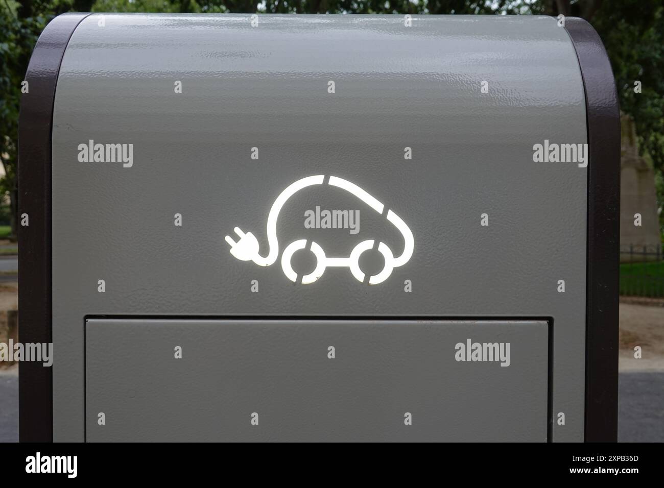 Paris, E-Auto-Ladesäule, BeLib // Paris, Charging Point for Electric ...