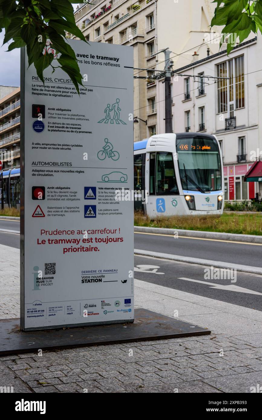 Paris, Straßenbahnlinie T3b // Paris, Tramway Line T3b Stock Photo - Alamy