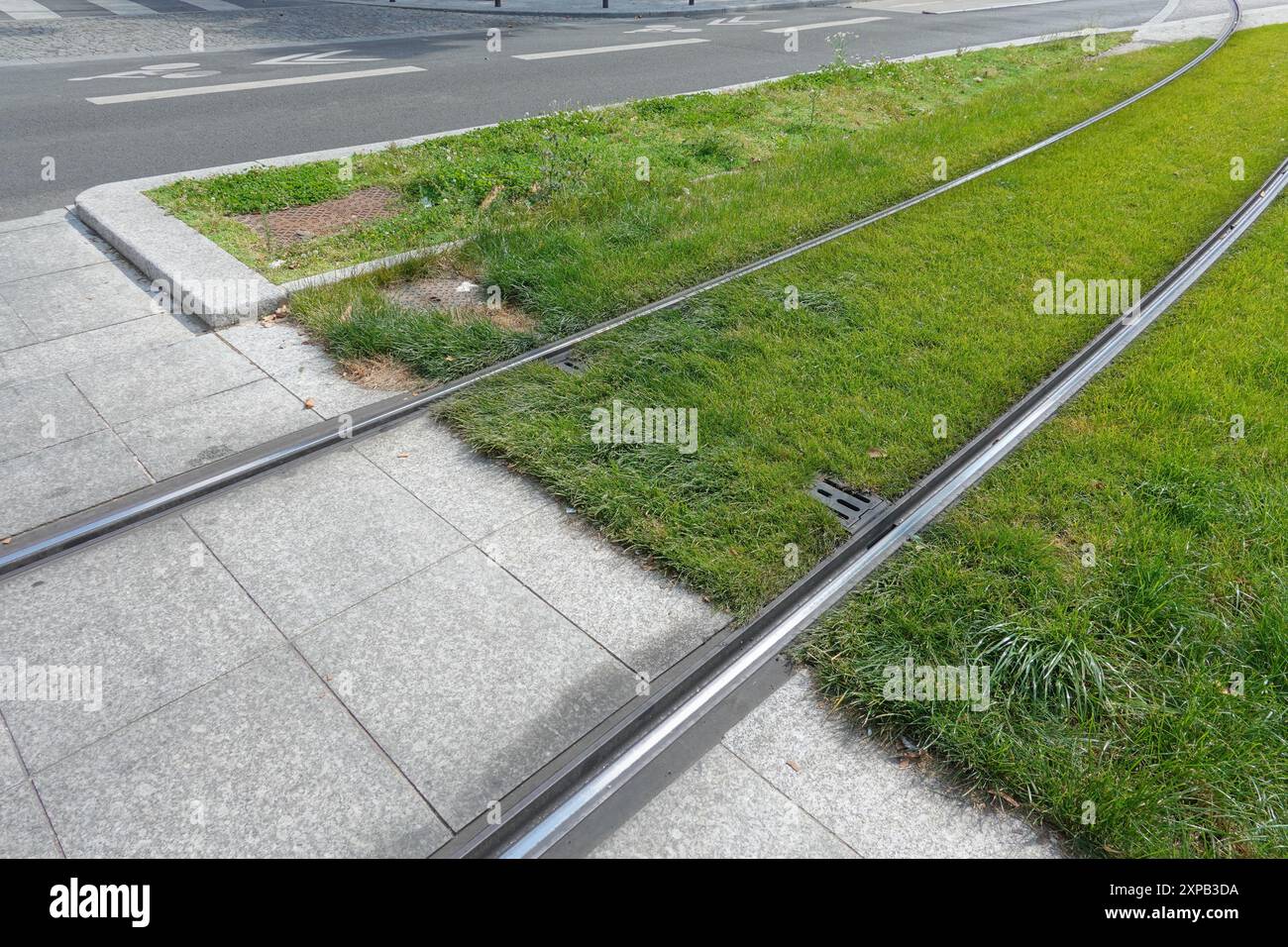 Paris, Straßenbahnlinie T3b // Paris, Tramway Line T3b Stock Photo - Alamy