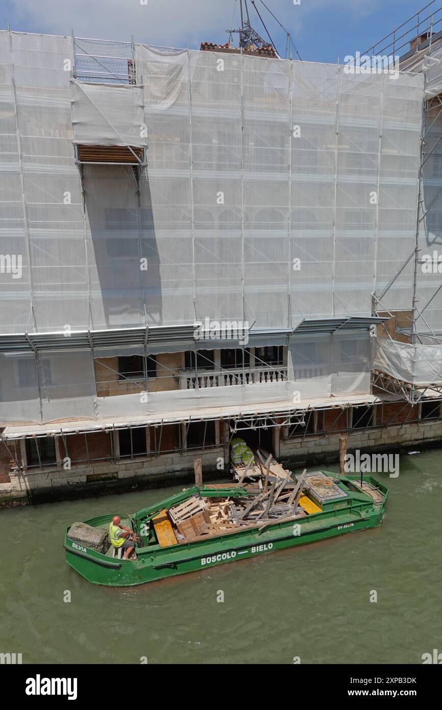 Venedig, Baustelle, Lastkahn // Venice, Construction Site, Barge Stock ...