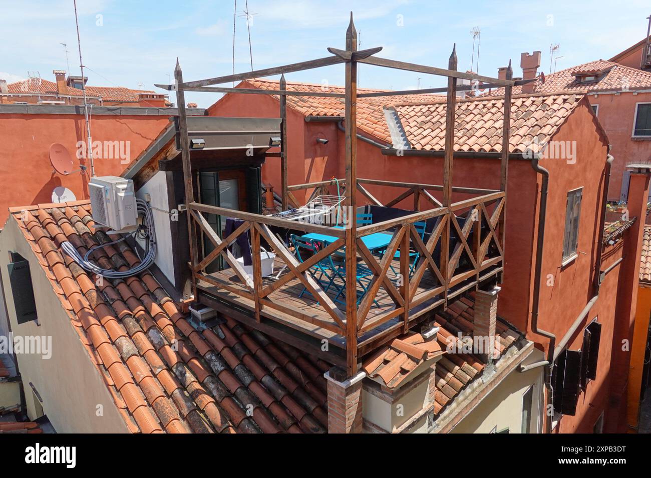 Rooftop balkon hi-res stock photography and images - Alamy