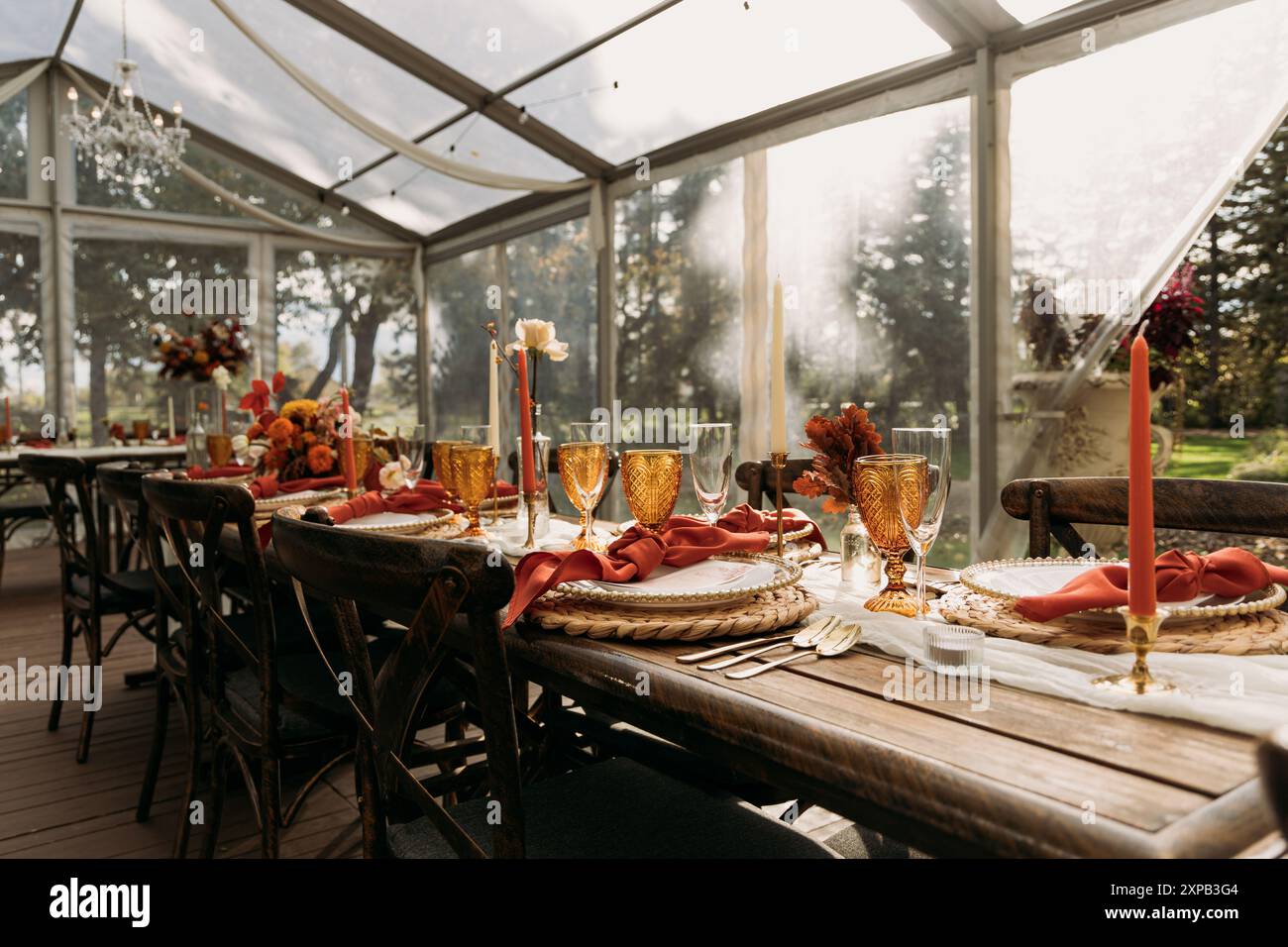 Table setting decorations glasses hi-res stock photography and images ...