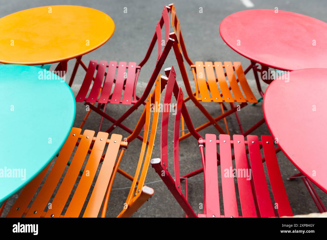Cafe seating arrangement hi-res stock photography and images - Alamy