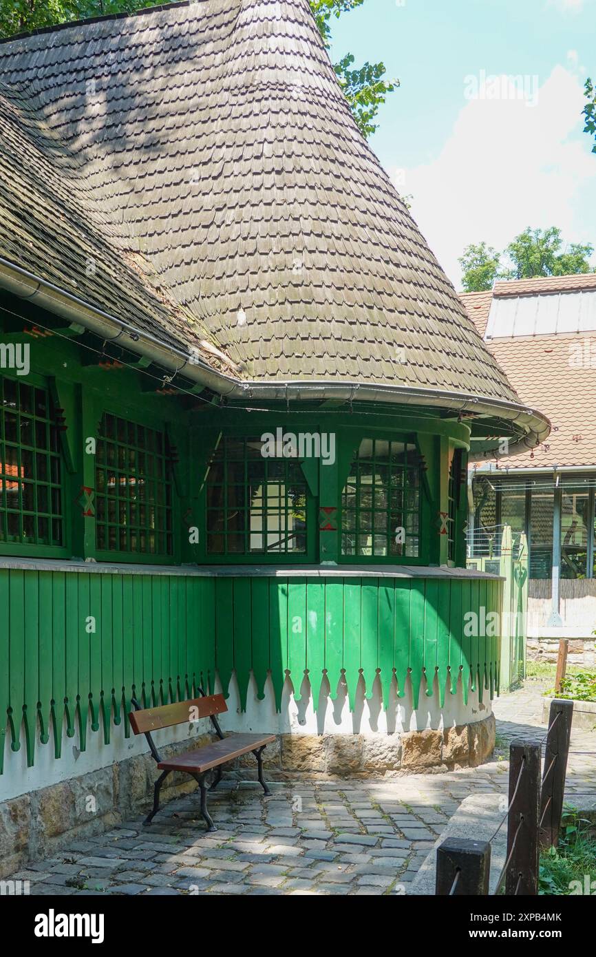 Budapest, Stadtwäldchen Varosliget, Zoo, Affenhaus // Budapest ...