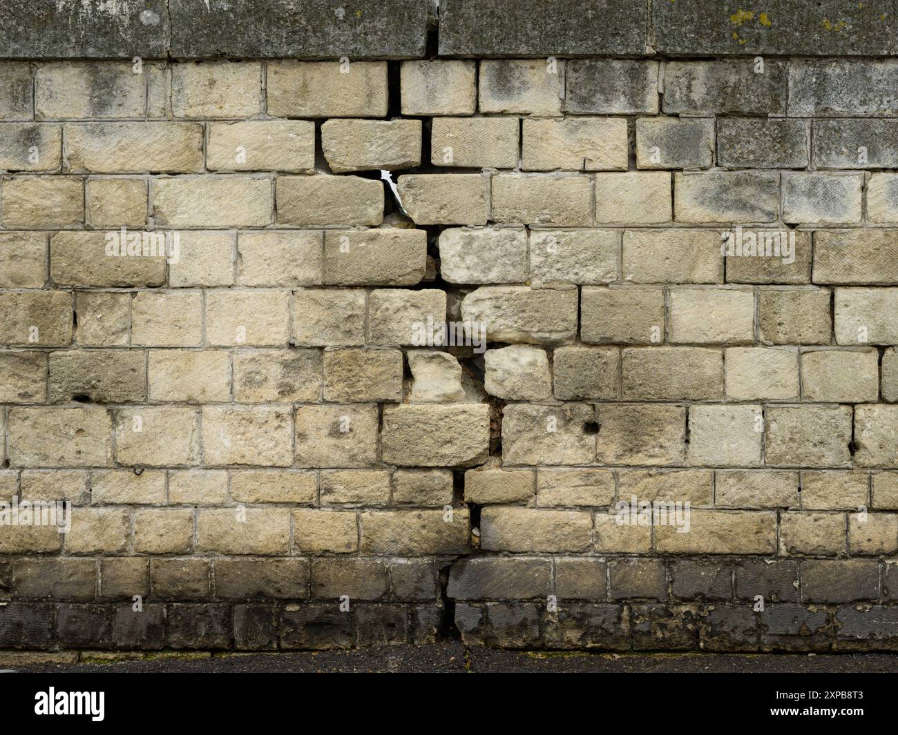 Riss in der struktur hi-res stock photography and images - Alamy