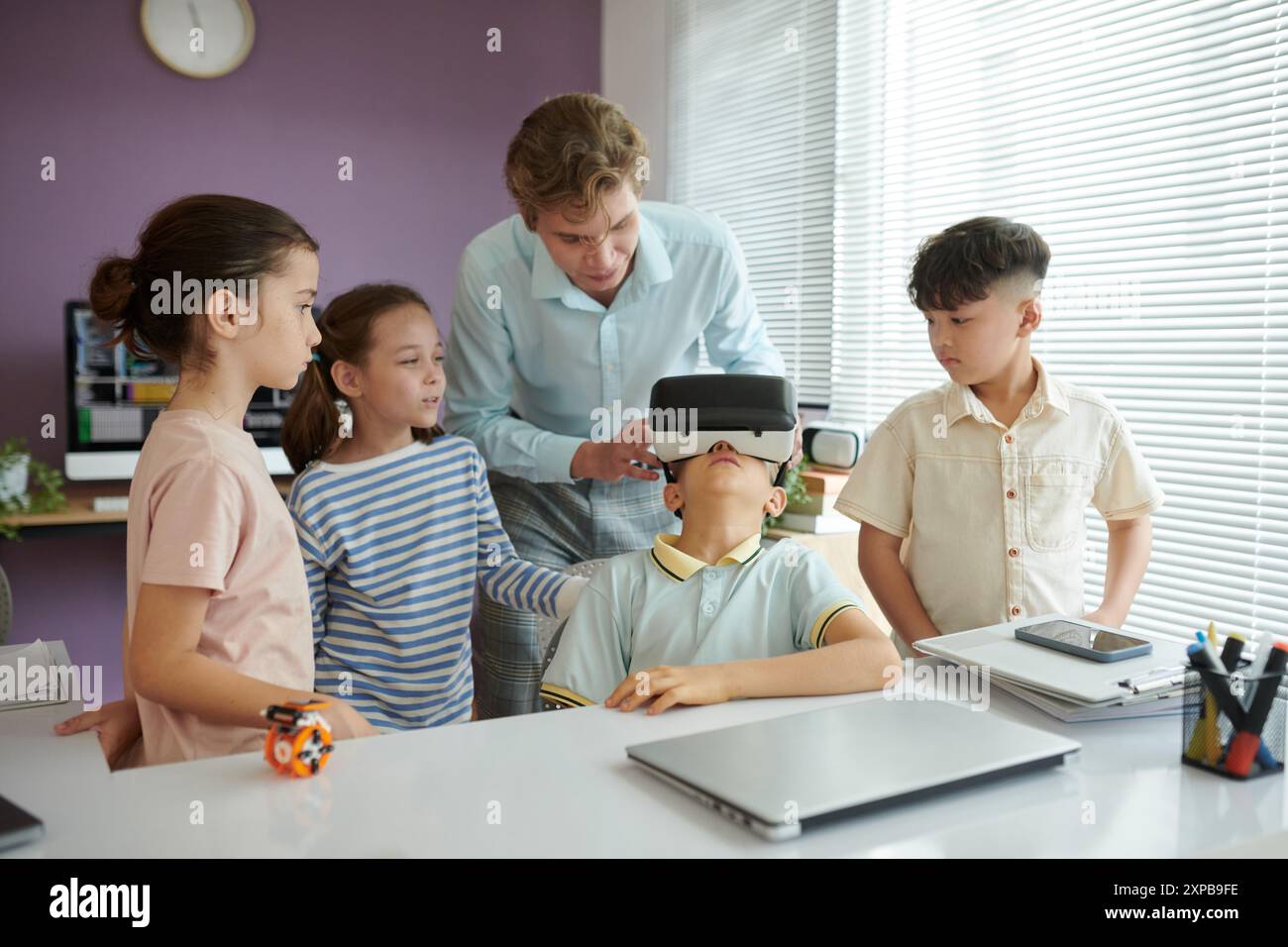 Classroom technology and student engagement hi-res stock photography and images - Alamy