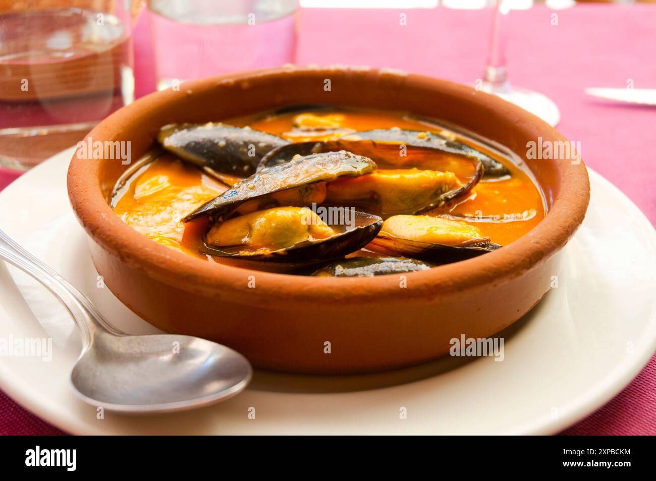 Pot of mussels hi-res stock photography and images - Alamy