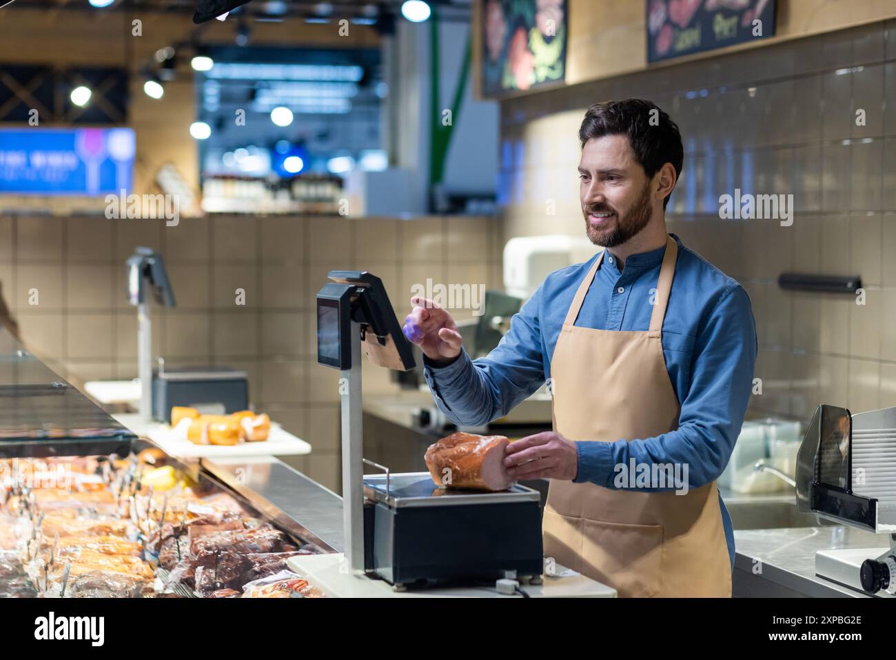 Weighing machine in grocery store hi-res stock photography and images ...