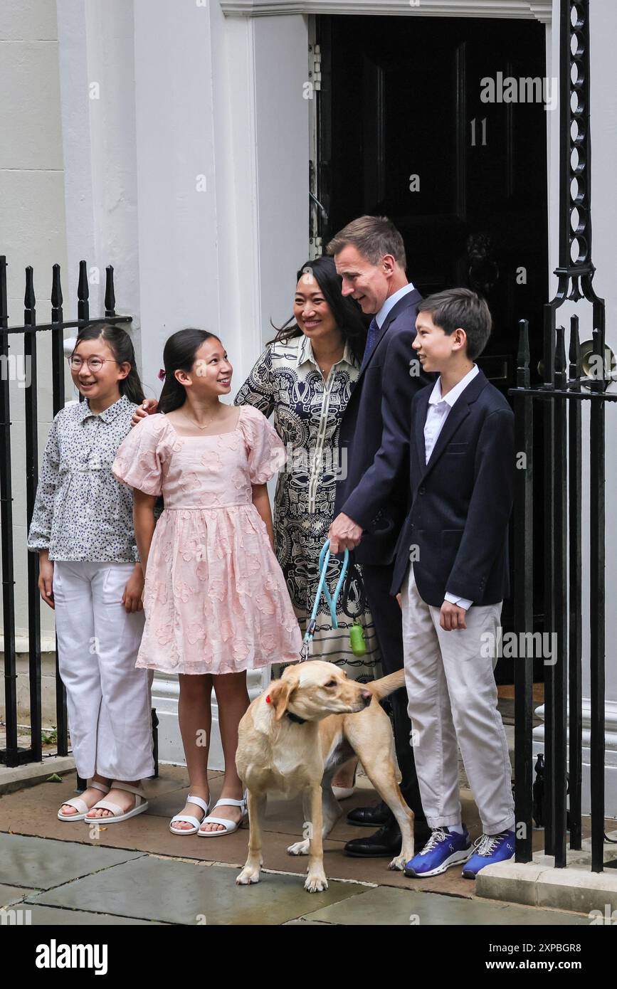 Chancellor Jeremy Hunt with children Eleanor, Anna and Jack and wife ...