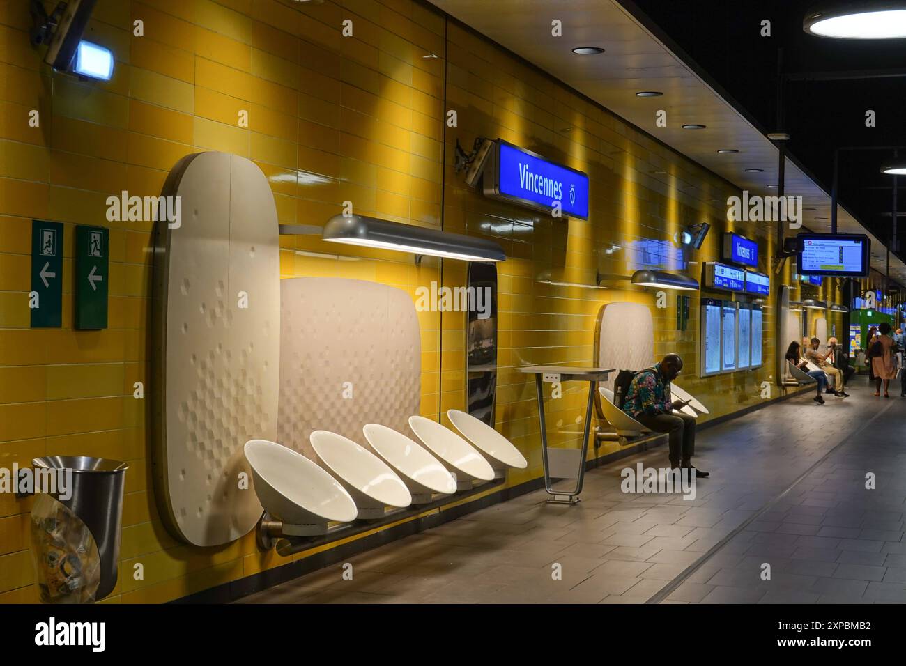 Paris, RER A, Station Vincennes // Paris, RER A, Vincennes Station ...