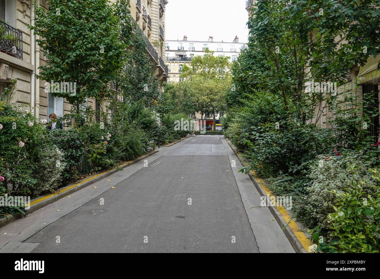 Paris, Rue Pierre Haret, Begrünung // Paris, Rue Pierre Haret, Greenery ...