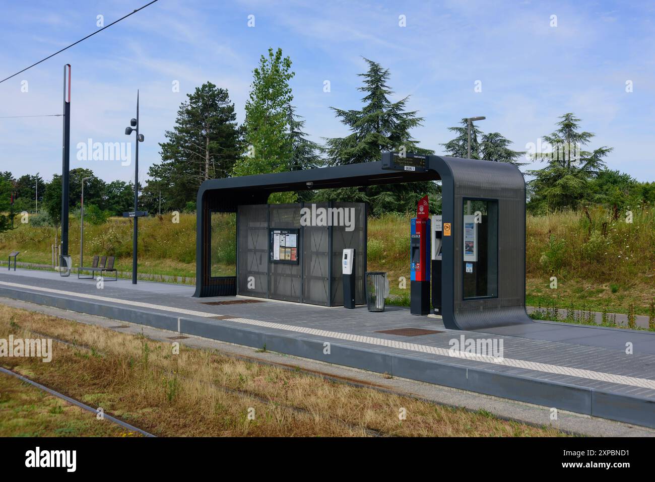 Paris, Tram-Train T12, Station Bois Briard // Paris, Tram-Train T12 ...