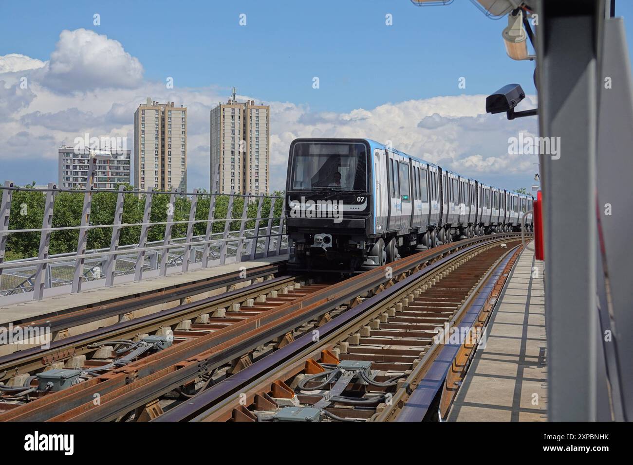 Paris, Metro M11, Neubaustrecke, Coteaux Beauclair, Architektur von ...