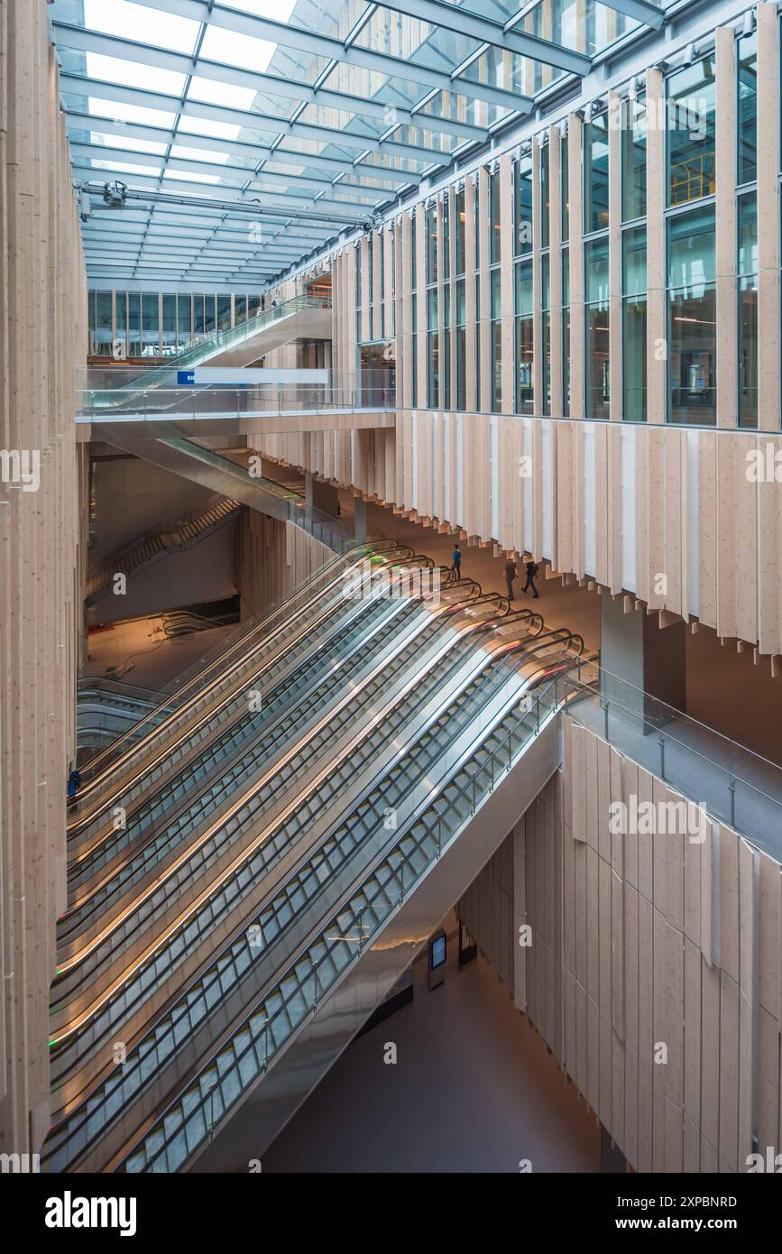 Paris, Metro M14 Station St-Denis Pleyel, Architekt Kengo Kuma, 2024 ...