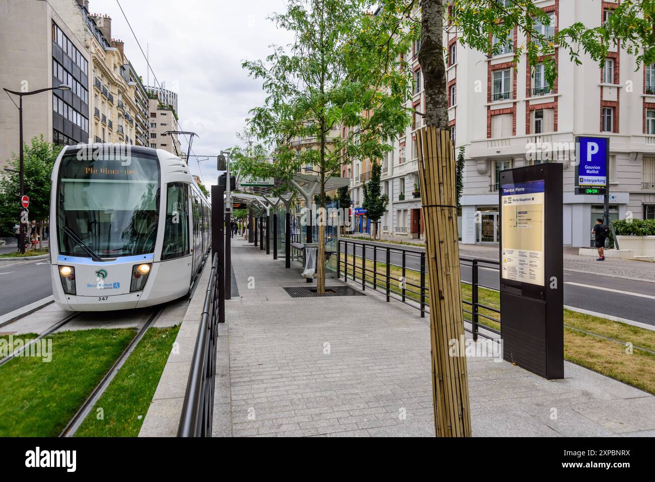 Paris, Straßenbahnlinie T3b, Haltestelle Therese Pierre // Paris ...