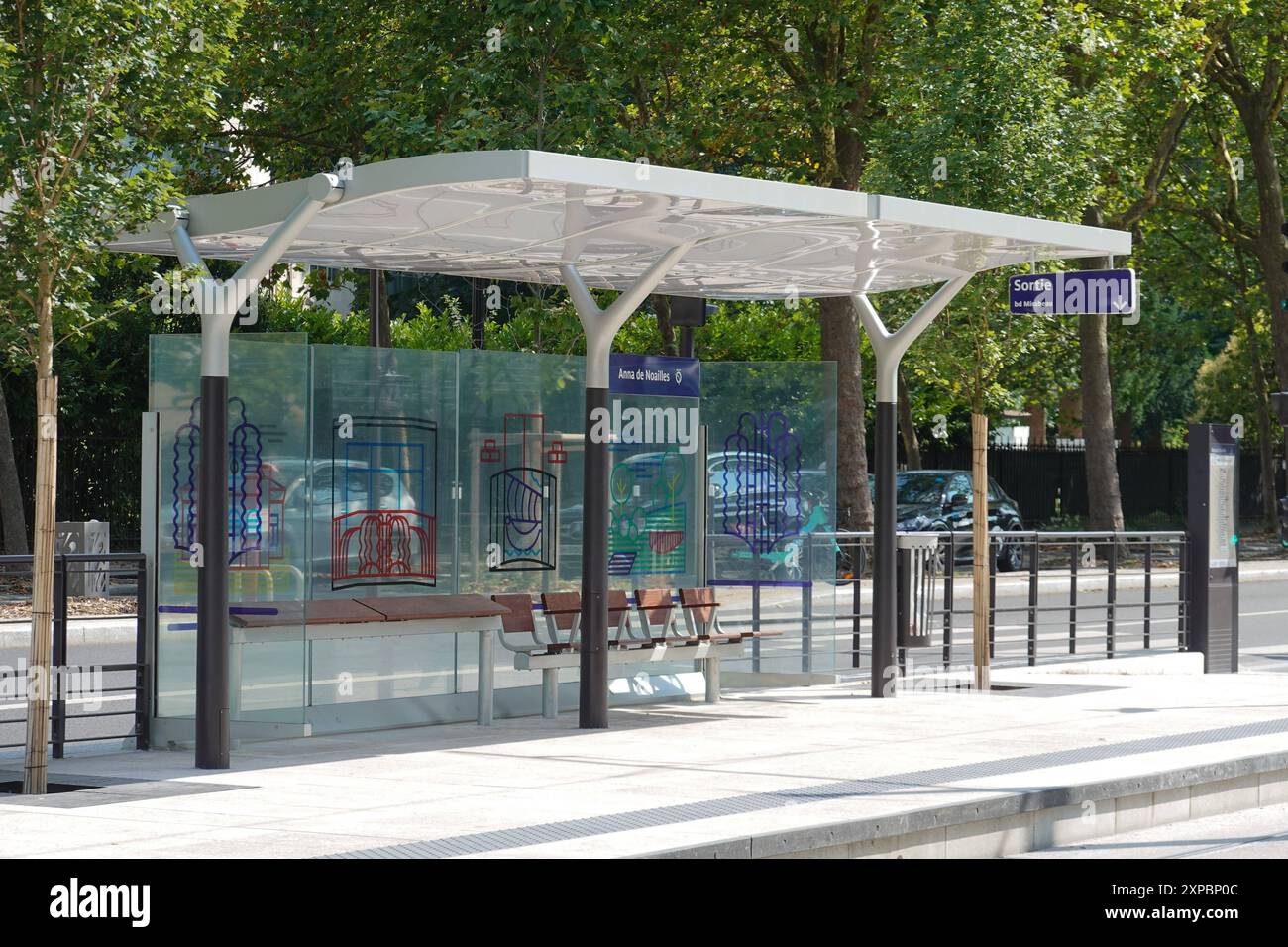 Paris, Straßenbahnlinie T3b, Station Anna de Noailles // Paris, Tramway ...