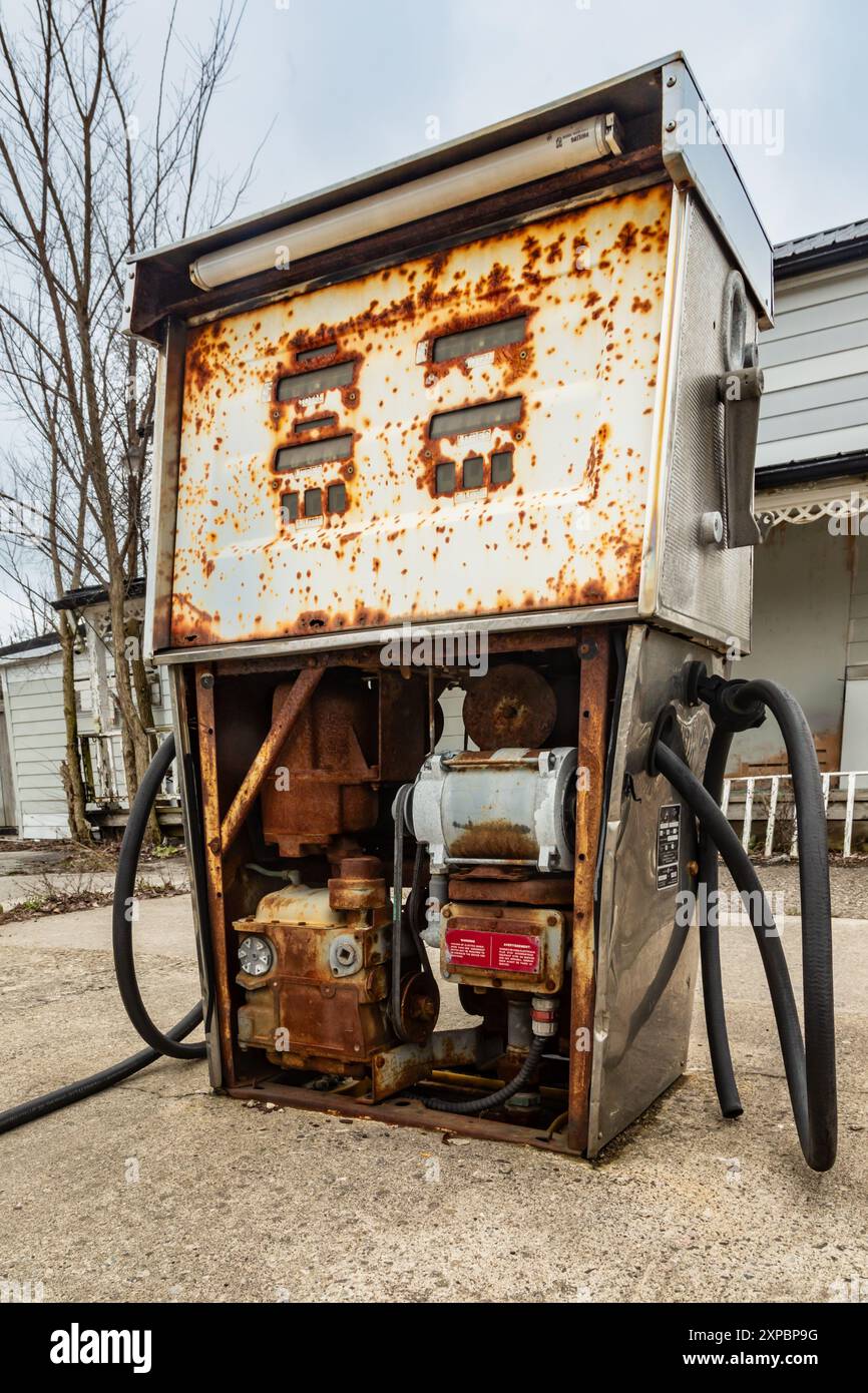 Old broken fuel pump at abandoned petrol station Stock Photo - Alamy