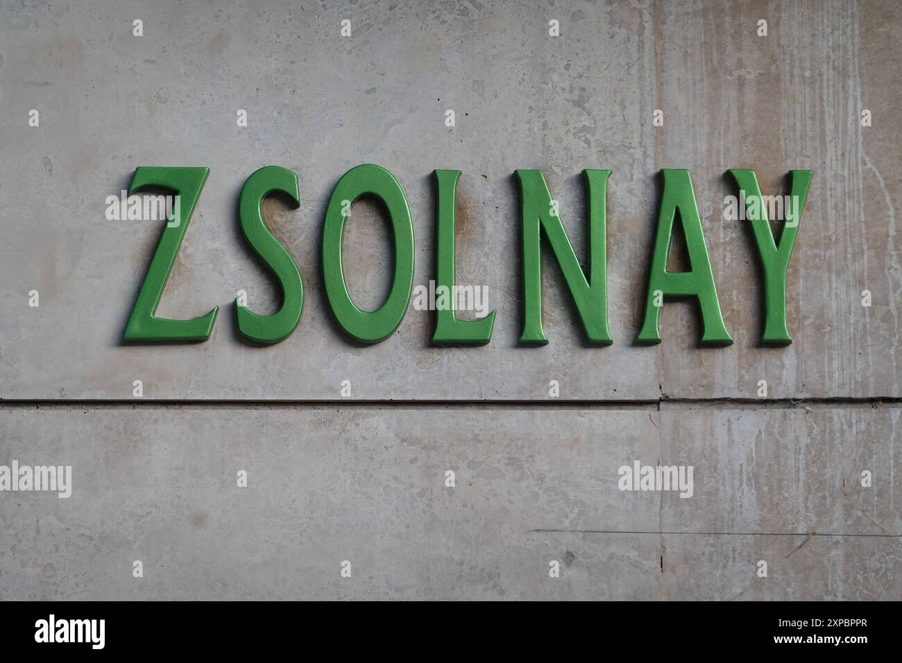 Budapest, Schriftzug Zsolnay // Budapest, Zsolnay Ceramics *** Budapest ...