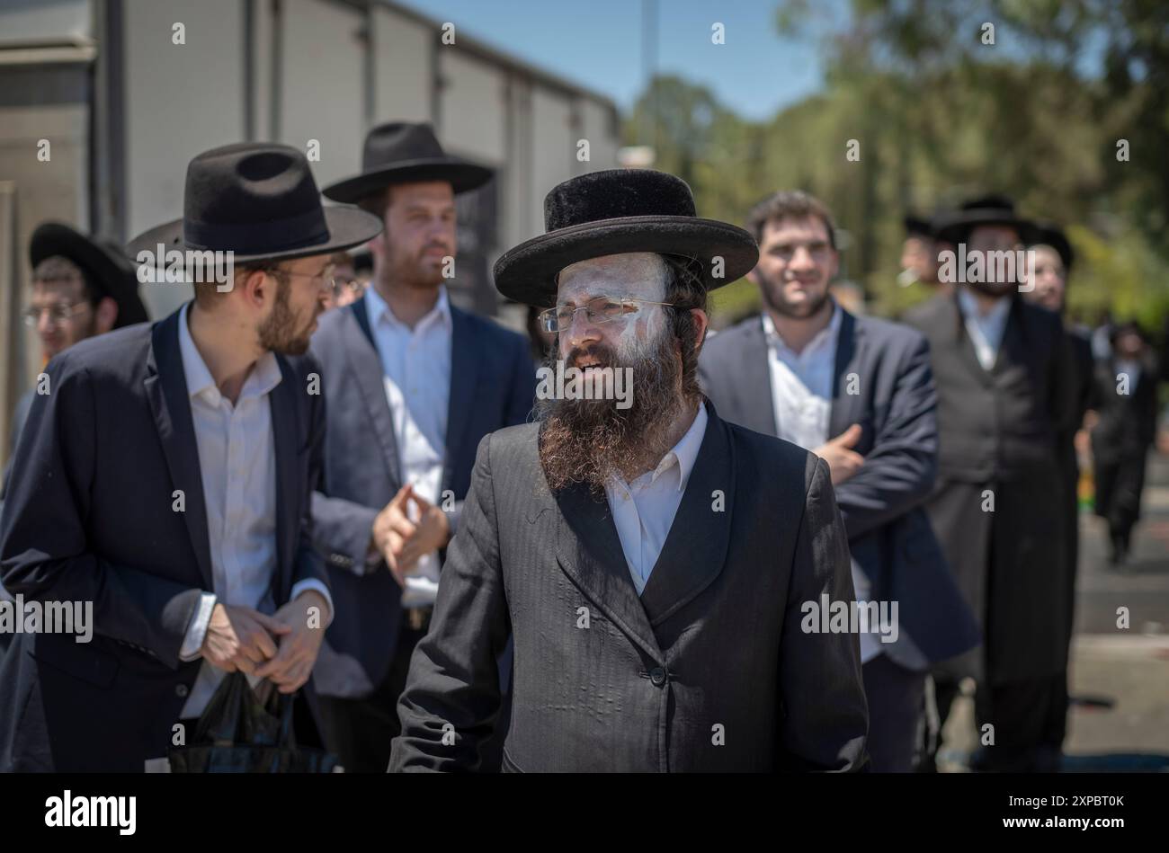 Tel Hashomer, Israel. 05th Aug, 2024. Ultra orthodox Jews stand outisde ...