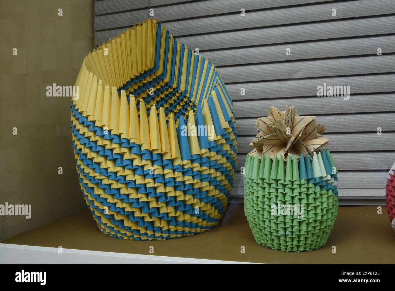 Sculpture en papier Stock Photo - Alamy