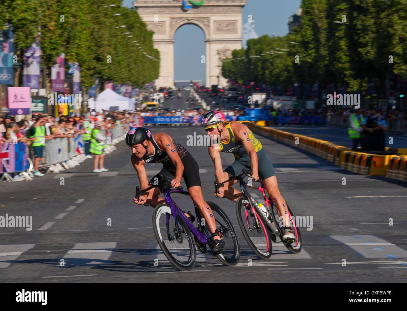 Paris, France. 5th Aug, 2024. Dylan McCullough (L) of New Zealand and ...