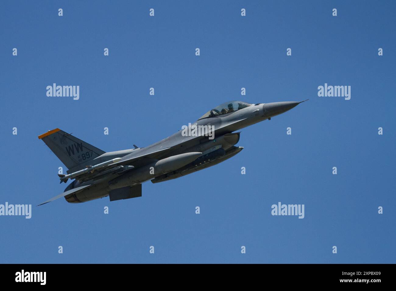 General Dynamics F-16C Fighting Falcon fighter jet with the USAF 35th ...