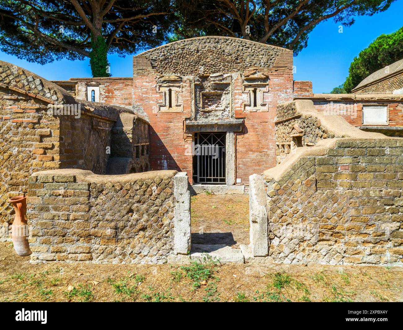 Burial building of one or two storey square room, often surrounded by ...