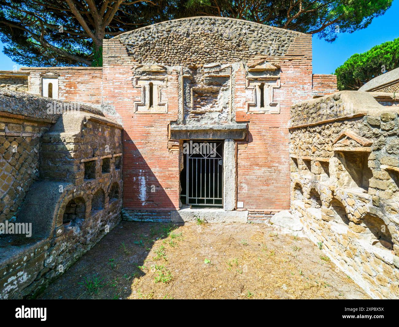 Burial building of one or two storey square room, often surrounded by ...