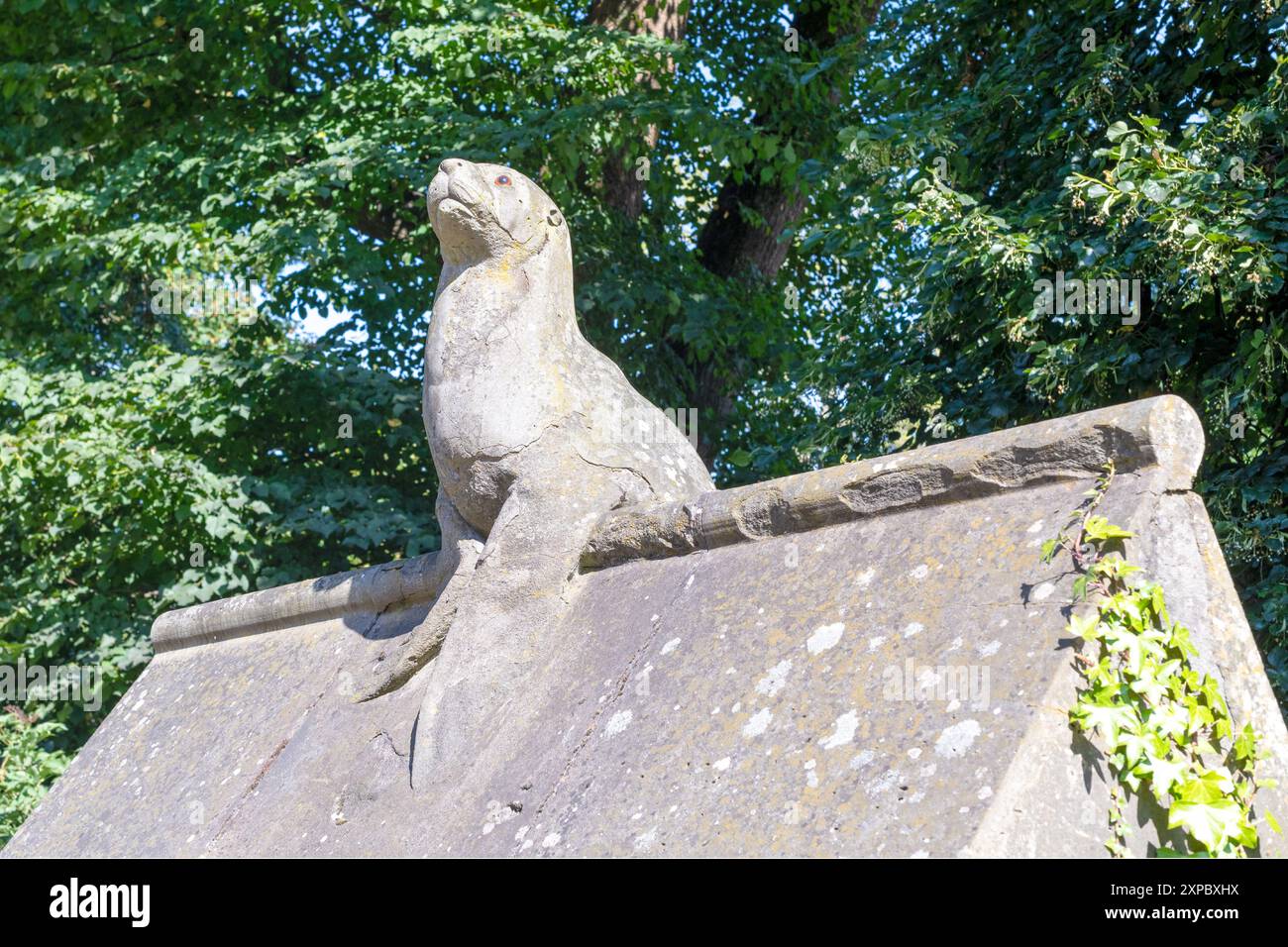 Whimsical seal sculpture hi-res stock photography and images - Alamy