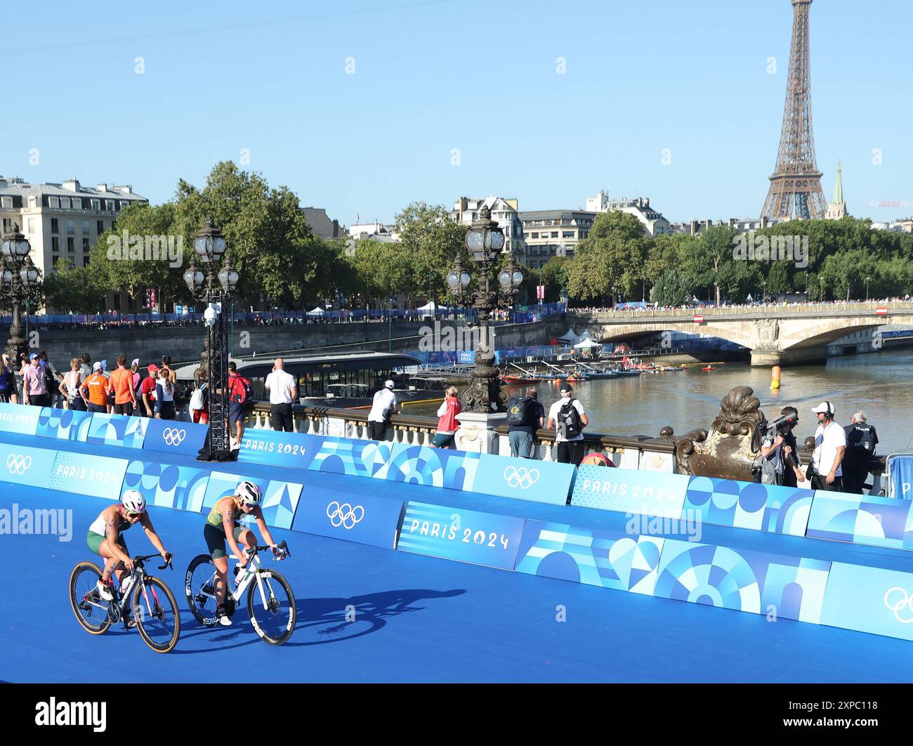 Paris, France. 05th Aug, 2024. Athletes take part in the Mixed Team ...