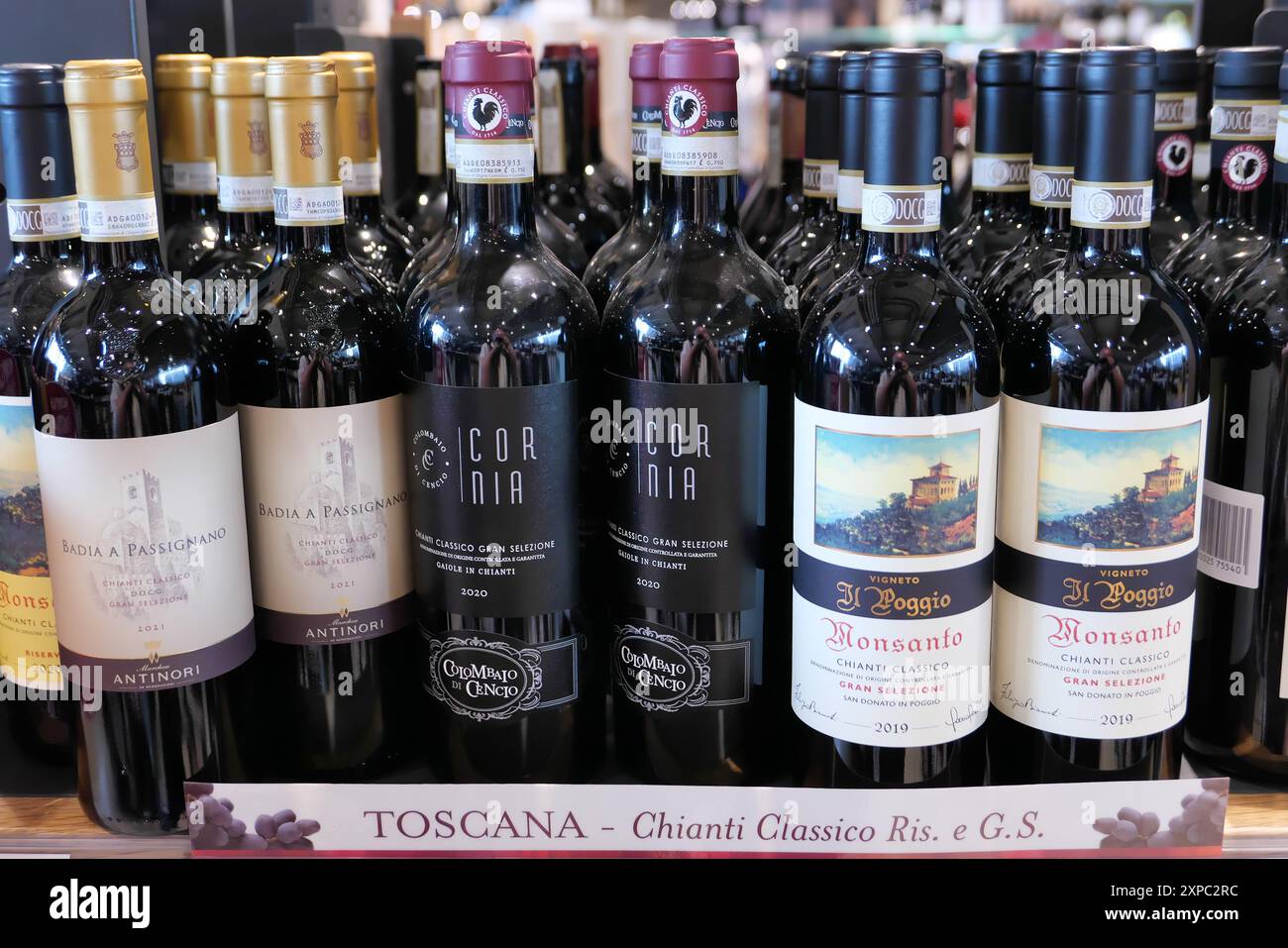 Chianti classico bottles hi-res stock photography and images - Alamy