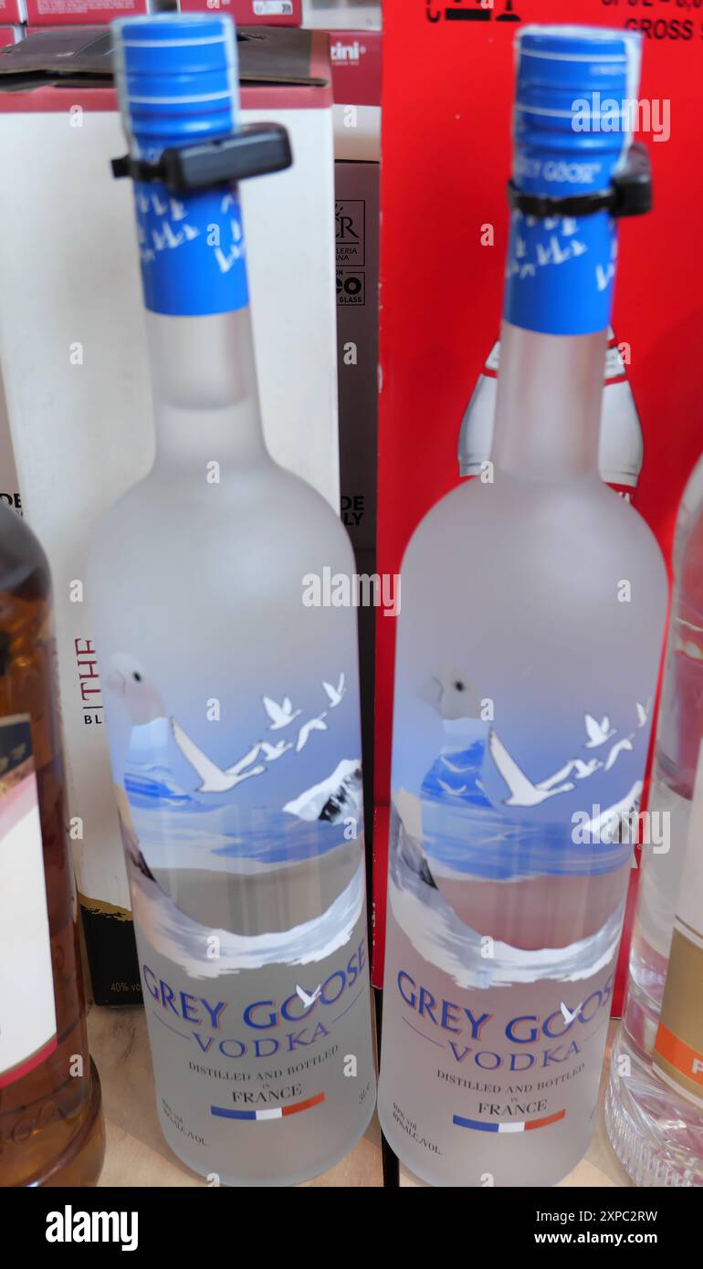 Grey goose vodka logo hi-res stock photography and images - Alamy