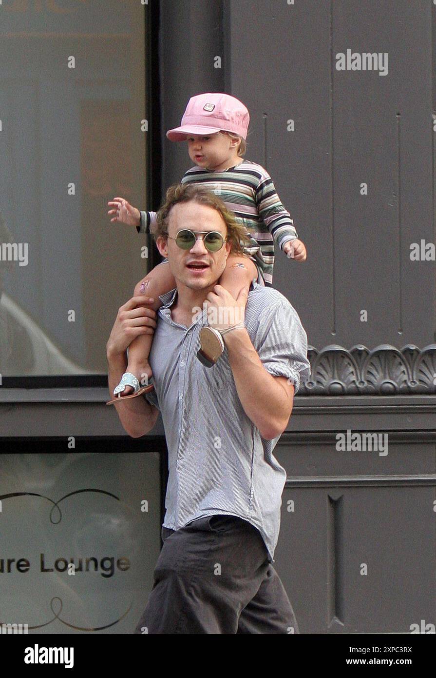 EXCLUSIVE **ARCHIVE IMAGE**September 22, 2007: Heath Ledger spotted strolling through Soho with ...