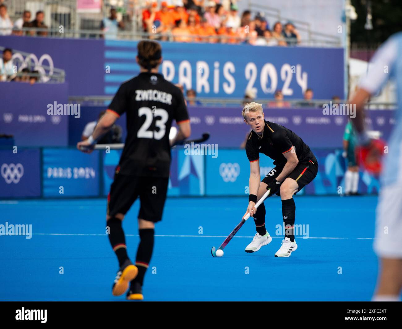 GRAMBUSCH Tom (Deutschland, #15) am Ball, davor ZWICKER Martin ...